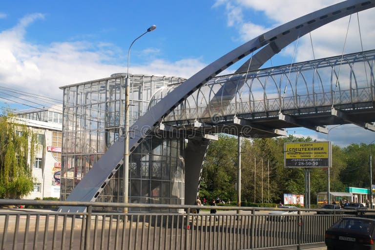 Elevated Pedestrian Crossing Editorial Photo - Image of city, hiking ...