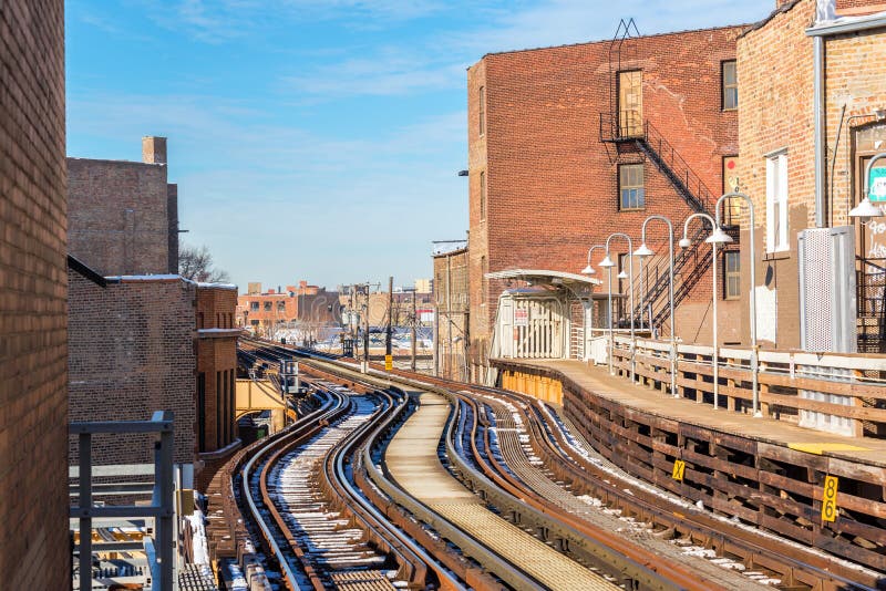 Elevated Tracks in Chicago stock image. Image of illinois - 36623719