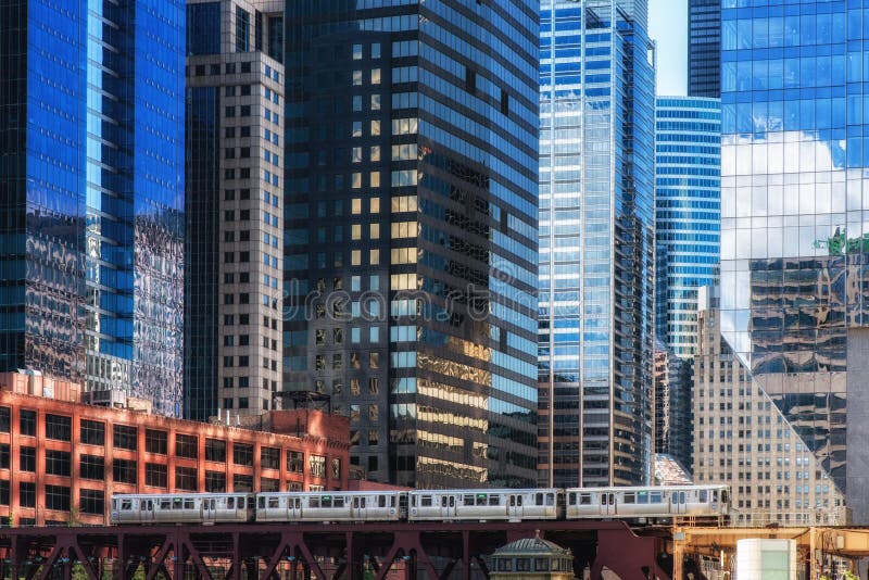 Elevated Train Chicago editorial photography. Image of metal - 99556517