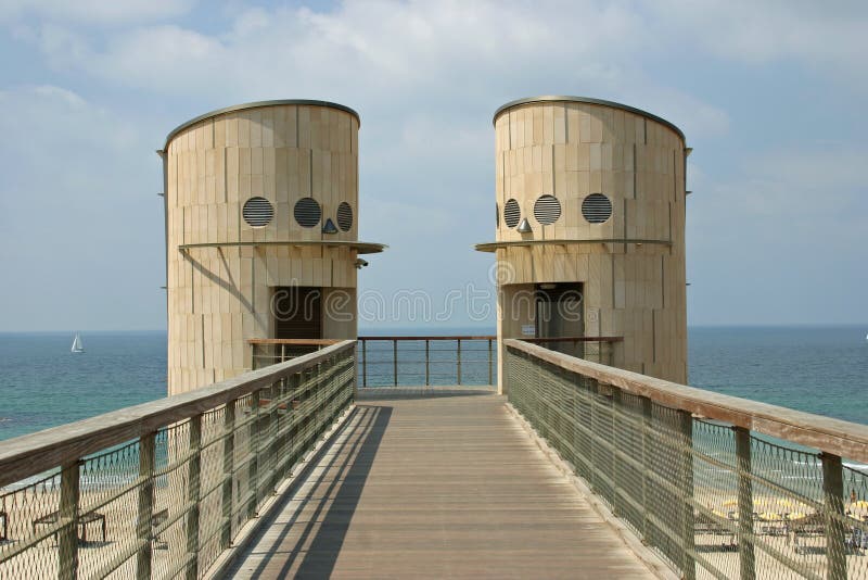 Elevator To The Beach, Albufeira Stock Photo - Image of ocean, algarve ...