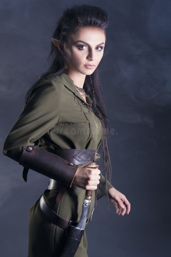 Elfe stockbild. Bild von angriff, brunette, frau, jung - 37703849