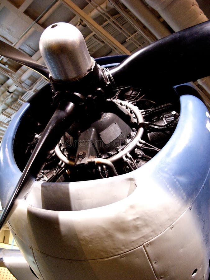 35,134 Aereo Di Elica Bimotore Foto - Foto Stock Gratis e Royalty-Free ...