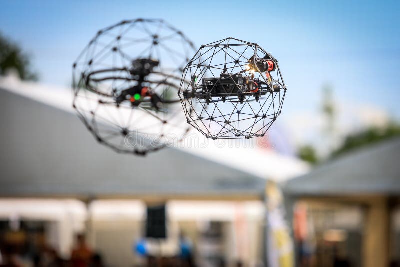 Elios 1 et 2 de flyability photo stock éditorial. Image du inspection ...