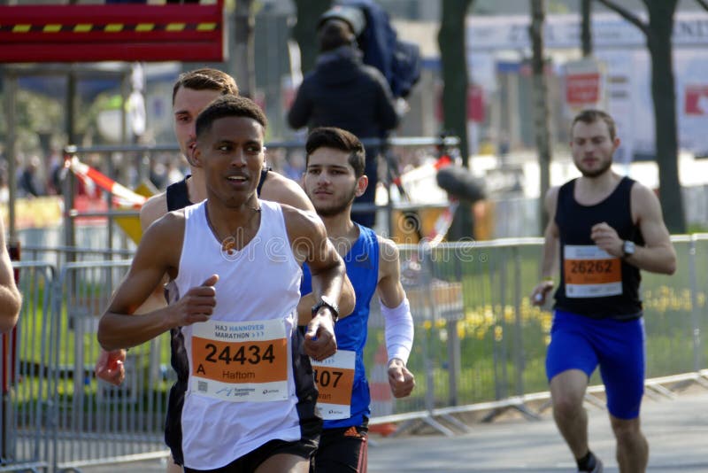 Elite Men Marathon Group editorial photo. Image of marathon - 20859756