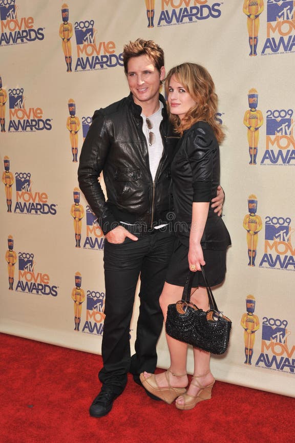 Elizabeth Reaser, Peter Facinelli Imagem Editorial - Imagem de ...