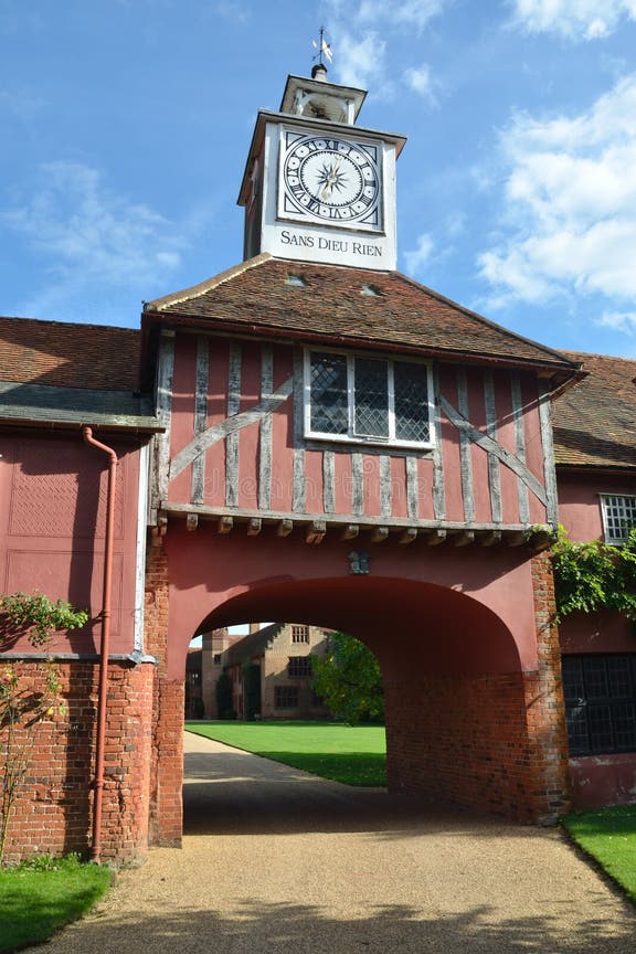 Elizabethan Gatehouse and Clock Stock Image - Image of tourist, history ...
