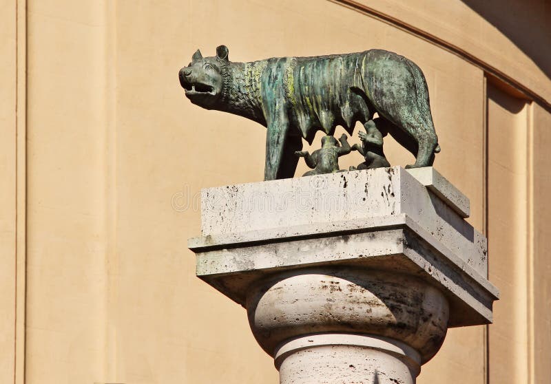 Bronce Romano Antiguo Del Ella-lobo Que Amamanta Romulus Y Remus Imagen ...