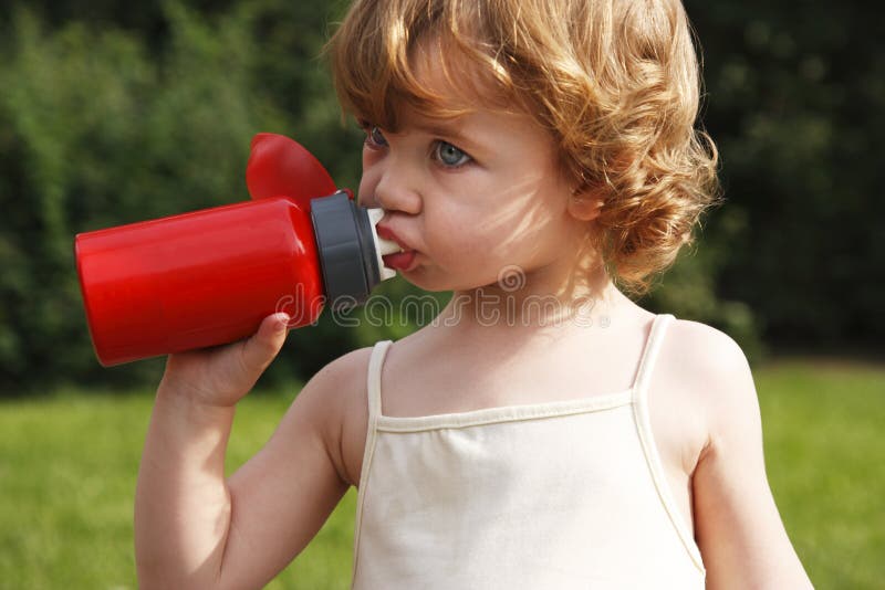 Ella tiene sed imagen de archivo. Imagen de alineada, hembra - 5689973