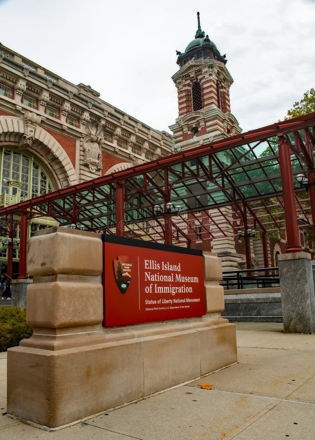 Ellis Island Main Entrance redaktionelles stockfoto. Bild von ferien ...