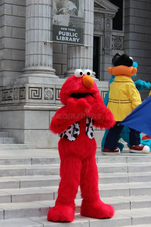 Elmo of Sesame Street editorial photography. Image of muppet - 211605522