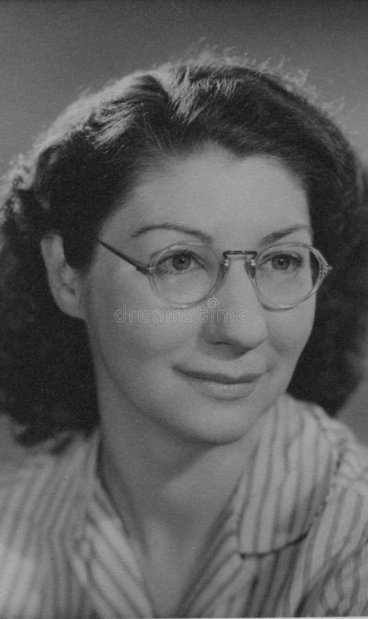 Elsie Betts (nee Tudor), C1935 Stock Photo - Image of face, black ...