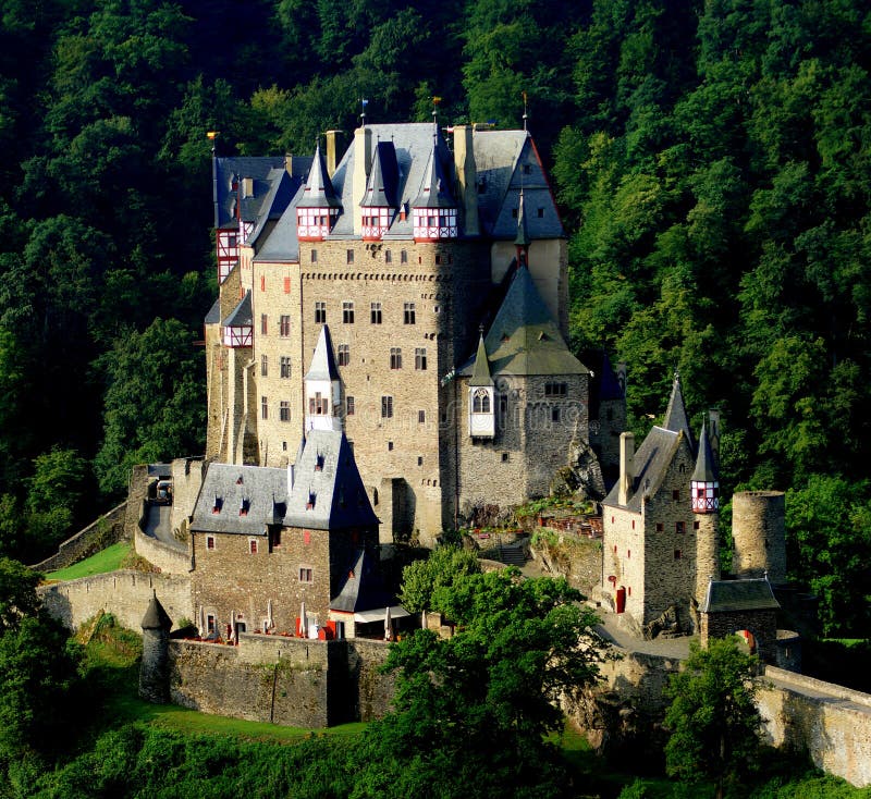 Eltz Kasztel W Palatinate, Niemcy Obraz Editorial - Obraz złożonej z ...