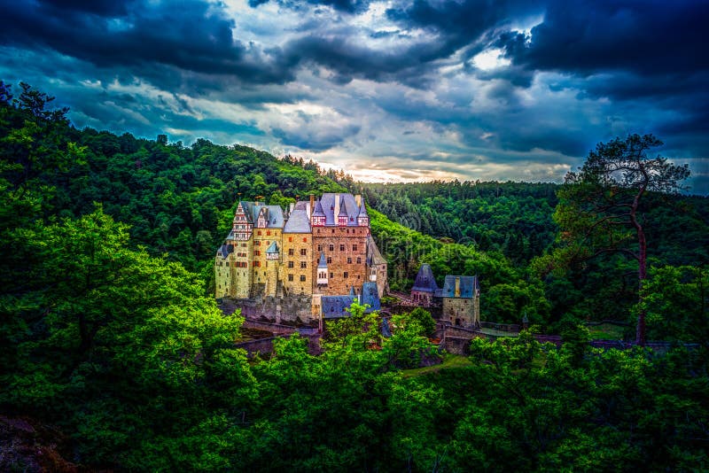 Eltz Kasztel W Palatinate, Niemcy Zdjęcie Stock Editorial - Obraz ...