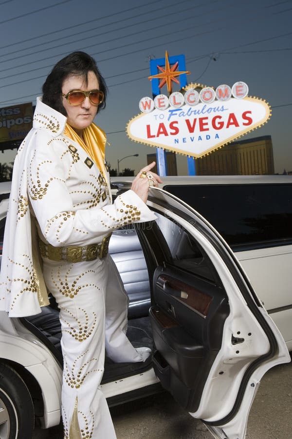 Elvis Presley Impersonator Stepping Out from-Auto Stock Foto - Image of ...