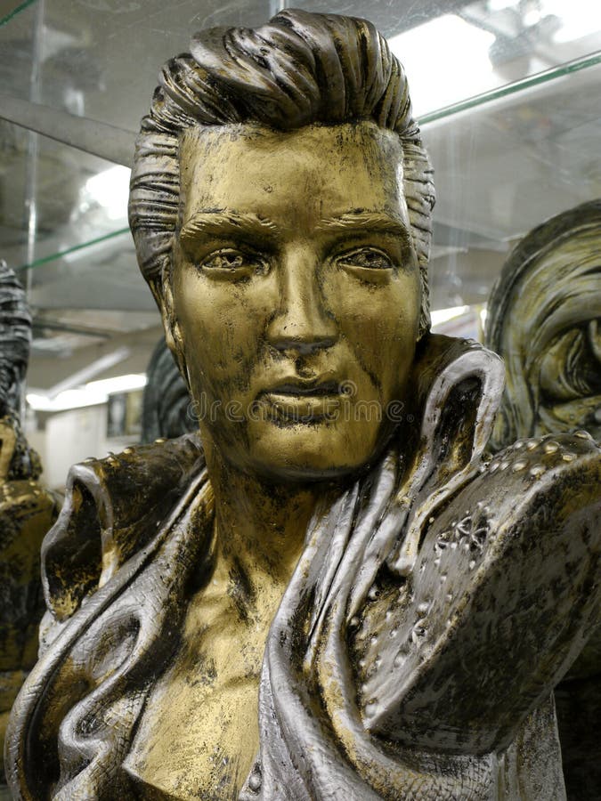 Elvis in silver and gold editorial stock image. Image of elvis - 20496554