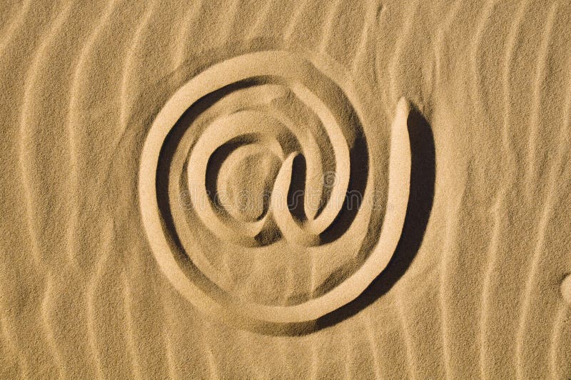EMail-Zeichen Gezeichnet in Den Sand Stockfoto - Bild von kommunikation ...