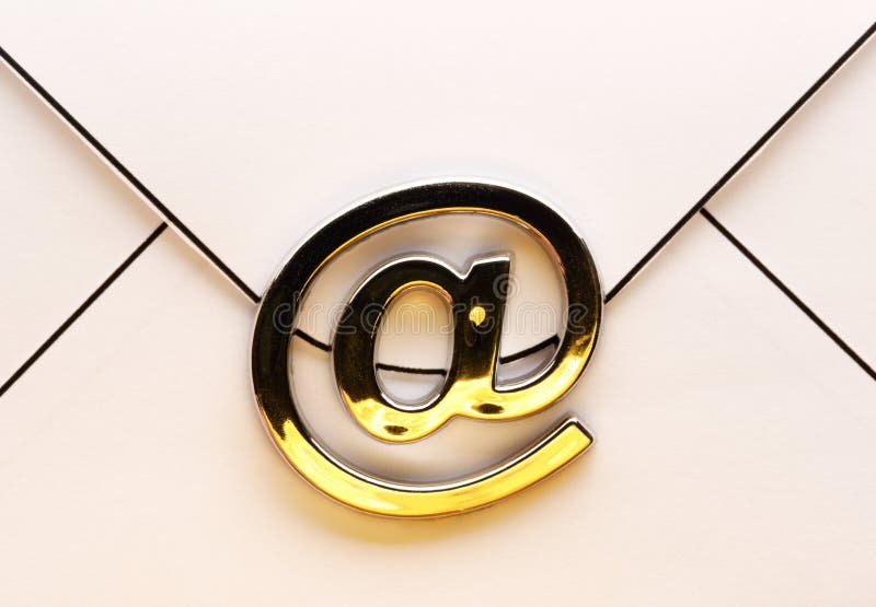 Emaila znak na kopercie zdjęcie stock. Obraz złożonej z pusty - 37515770