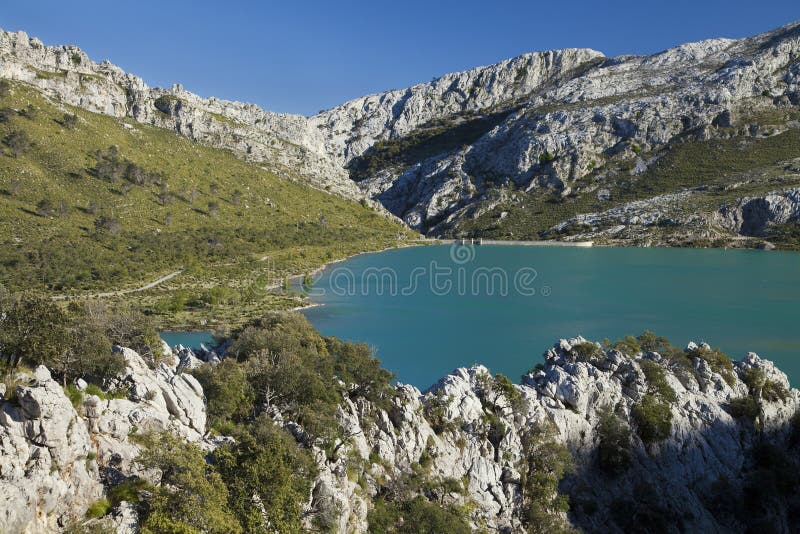 Embalse de Cúber imagen de archivo. Imagen de picos, presa - 32354007