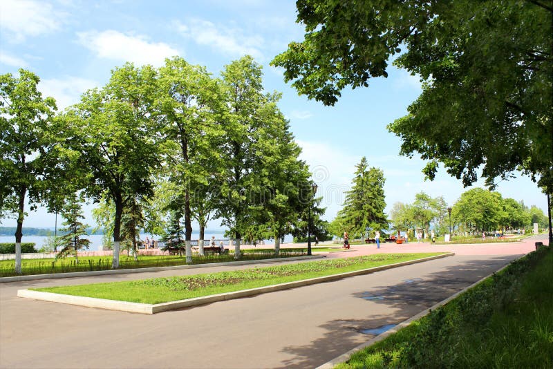 Embankment of the Volga in Samara. Stock Photo - Image of bench, grass ...