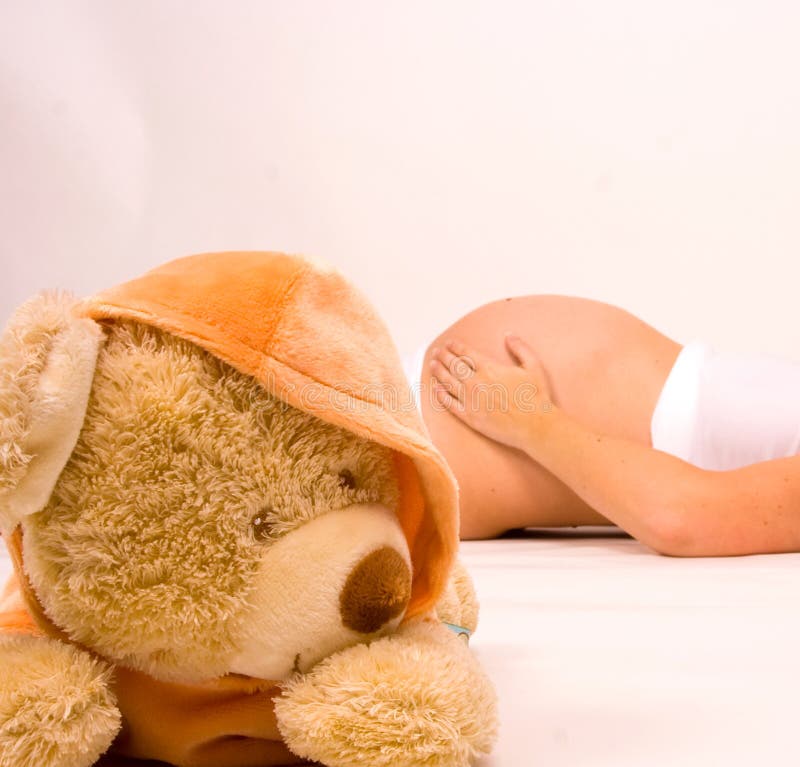 Embarazada Con El Oso Imagen. Imagen: 4810984