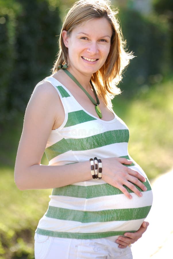 Embarazo foto de archivo. Imagen de salud, panza, joven - 8562796