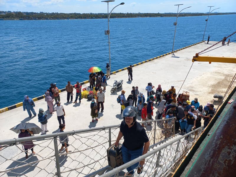 Embarkation Process at Raha Harbor, Muna District Editorial Stock Image ...