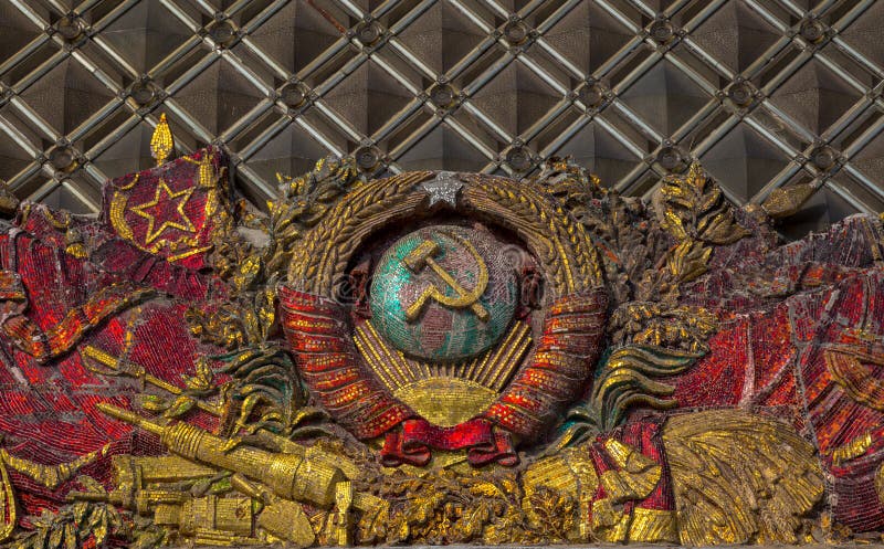 Emblema De URSS Do Soviete Do Mosaico Com Martelo E Foice Imagem de ...