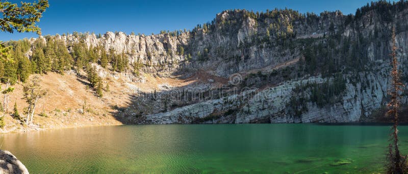 Emerald Green Lake with Mountain Cliffs Stock Image - Image of tree ...