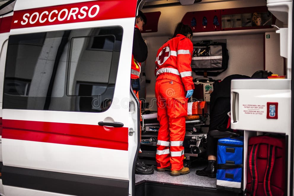 Emergency Operator in Action Editorial Image - Image of action, blsd ...