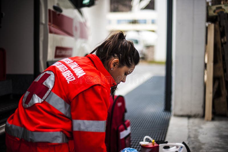 Emergency Operator in Action Editorial Image - Image of accident, blsd ...