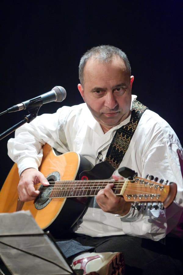 Emeric Imre photo éditorial. Image du guitare, exposition - 26715236