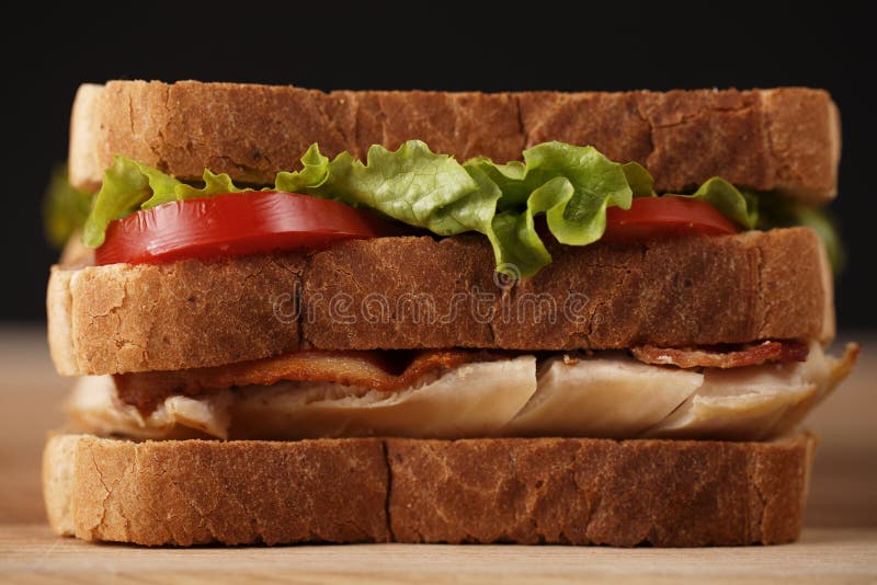 Emparedado De Club Del Pollo De La Capa Imagen de archivo - Imagen de ...