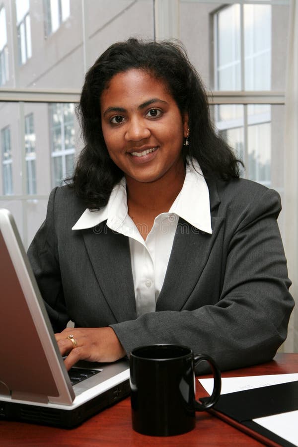Empresaria foto de archivo. Imagen de hispanico, fondo - 1321118