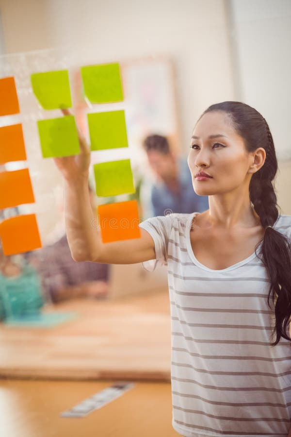 Pared del post-it imagen de archivo. Imagen de creativo - 63597947