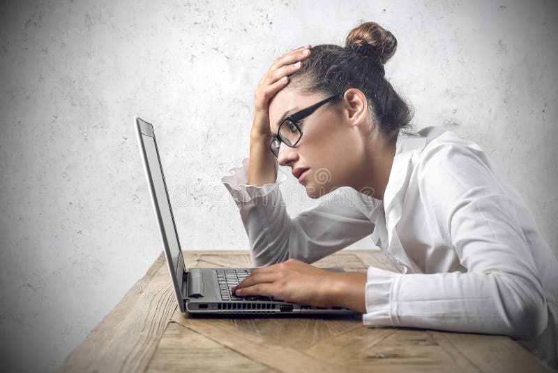 Una Mujer De Negocios Desesperada Y Un Fracaso Empresarial Foto de ...