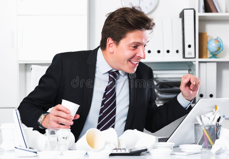 Empresario Con Excelentes Resultados Foto de archivo - Imagen de hombre ... Empresario Con Excelentes Resultados Foto de archivo - Imagen de hombre ...