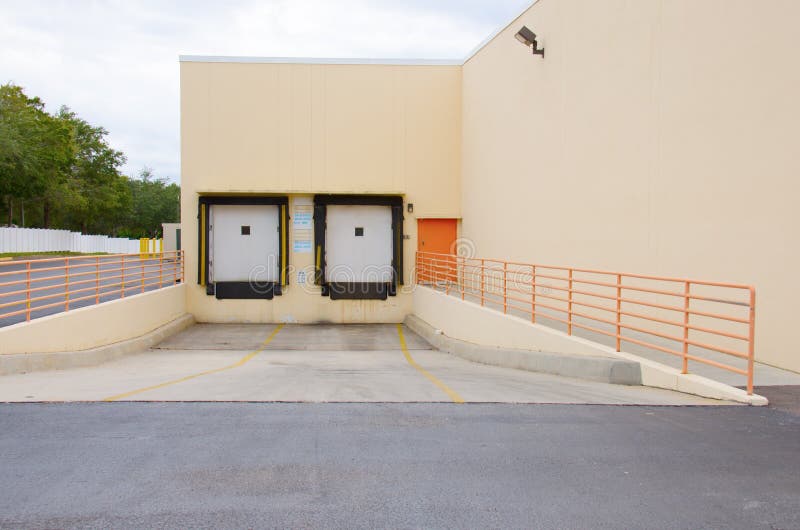 Empty Cargo Loading Bay Dock Stock Photo - Image of parking, semi: 36441954