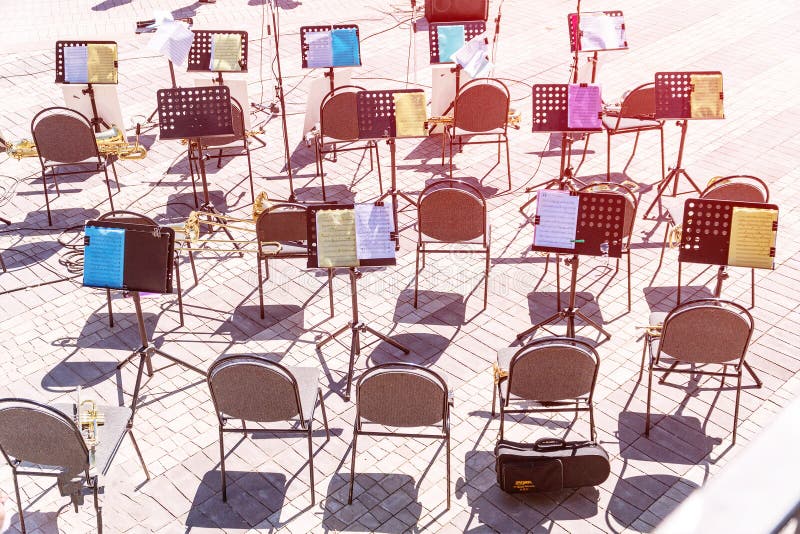Empty Chairs and Notes on the Music Stand Editorial Stock Image - Image ...