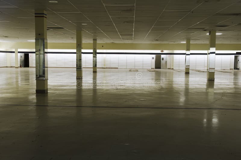 Retail Recession Empty Strip Mall Vacant Space Real Estate Stock Image ...