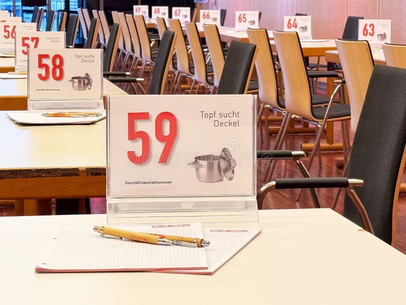 Empty Conference Room Topf Sucht Deckel with Numbered Matchmaking ...