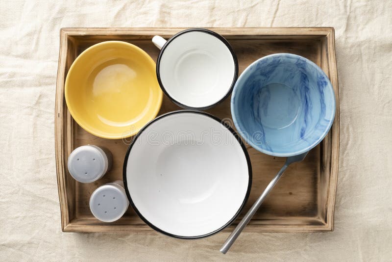 Empty Dinner Bowls in a Wooden Serving Box. Food and Catering Concept ...