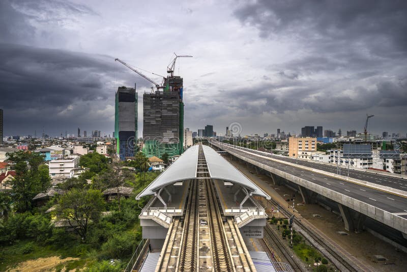 Empty expressway editorial photography. Image of structure - 76235737