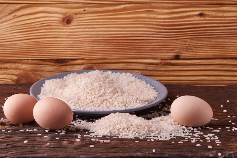 Empty Gray Plate with Grains of Rice and Eggs on Wooden Table ...