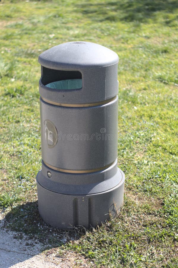 581 Roadside Trash Bin Photos - Free & Royalty-Free Stock Photos from ...