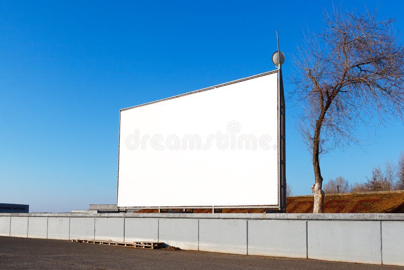 Empty Movie Theater Under the Open Sky Editorial Image - Image of show ...