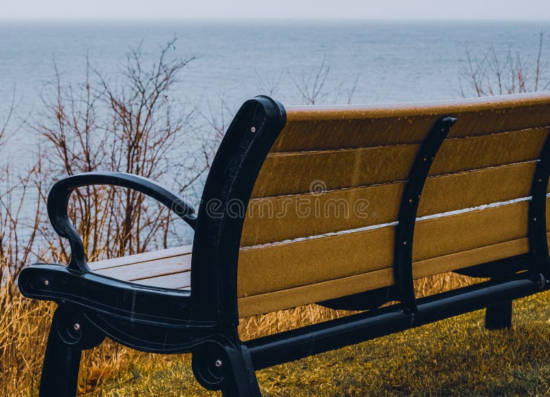 An Empty Park Bench Overlooking Lake Erie in Geneva-on-the-Lake, Ohio ...