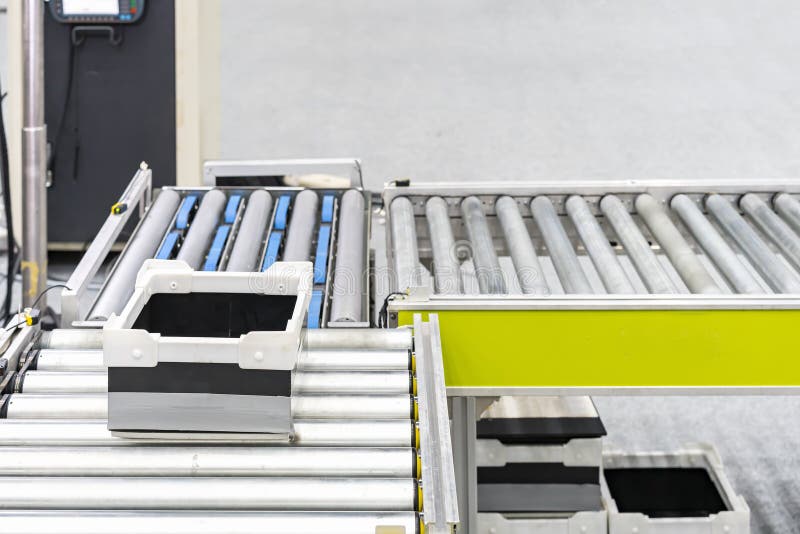 Basket or Plastic Box Container on Roller Rack or Aluminum Shelf with ...