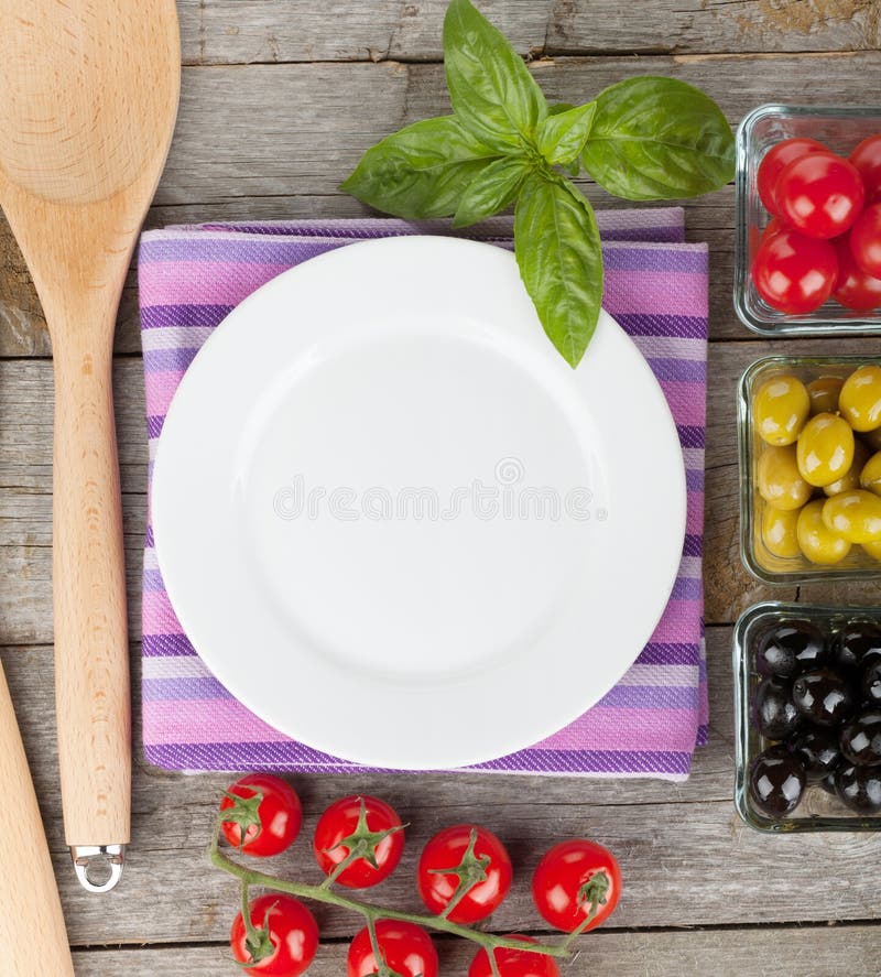 Empty Plate Wooden Fruits Utensils Stock Photos - Free & Royalty-Free ...