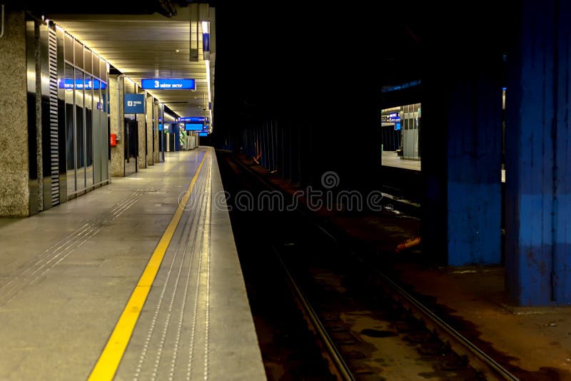 Empty Platform of the Railway Station Editorial Photo - Image of crowd ...