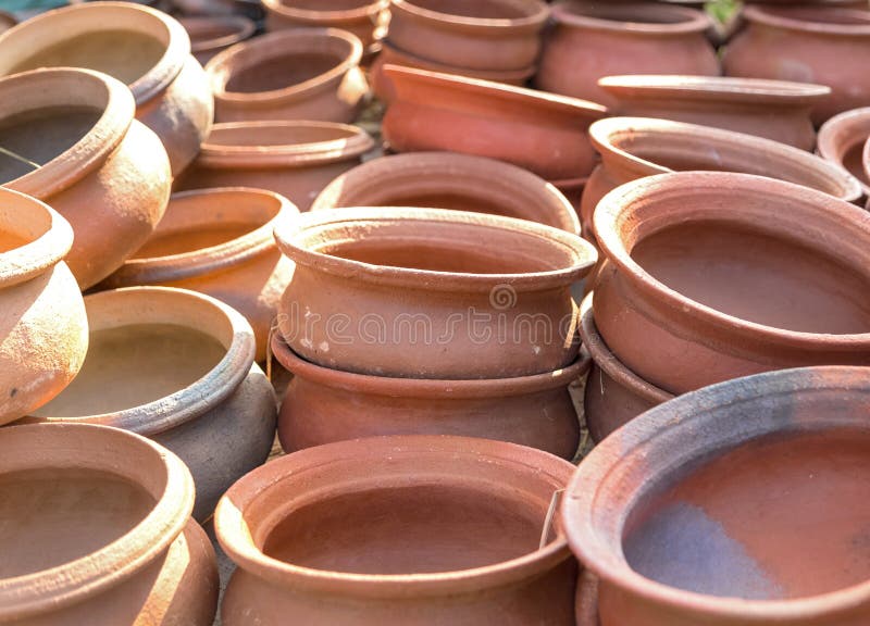 Empty Pots at Market Stand. Stock Photo - Image of sunday, craft: 41396942